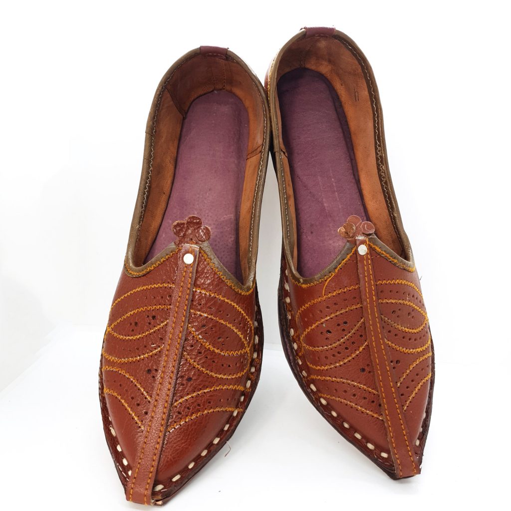 Buy Brown Jaipuri Leather Mojari For Men at IndiFeels