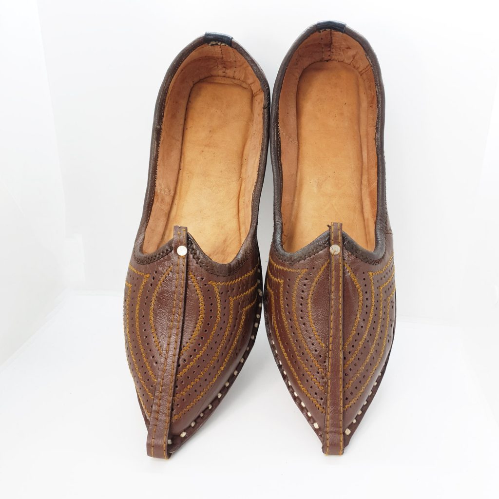 Brown Rajasthani Men Leather Mojaris Online at IndiFeels